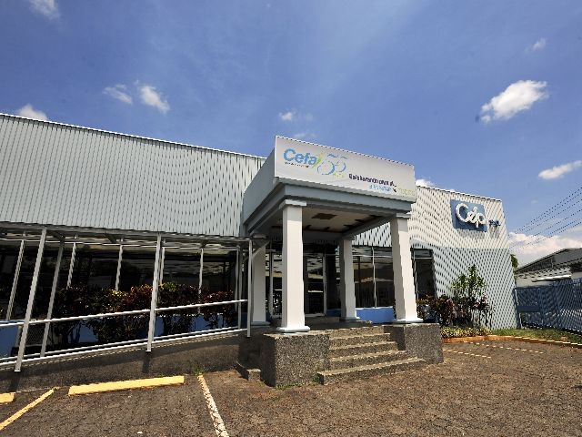 Farmacéutica Socofar compró la mitad de Corporación Cefa - La Nación