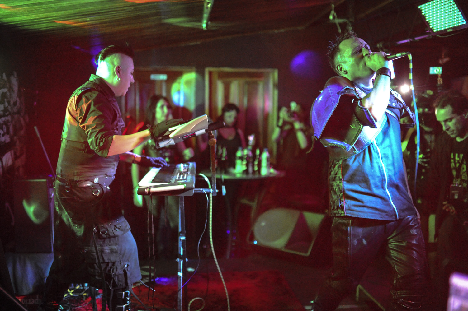 Hocico llevó a sus fanáticos al límite - La Nación